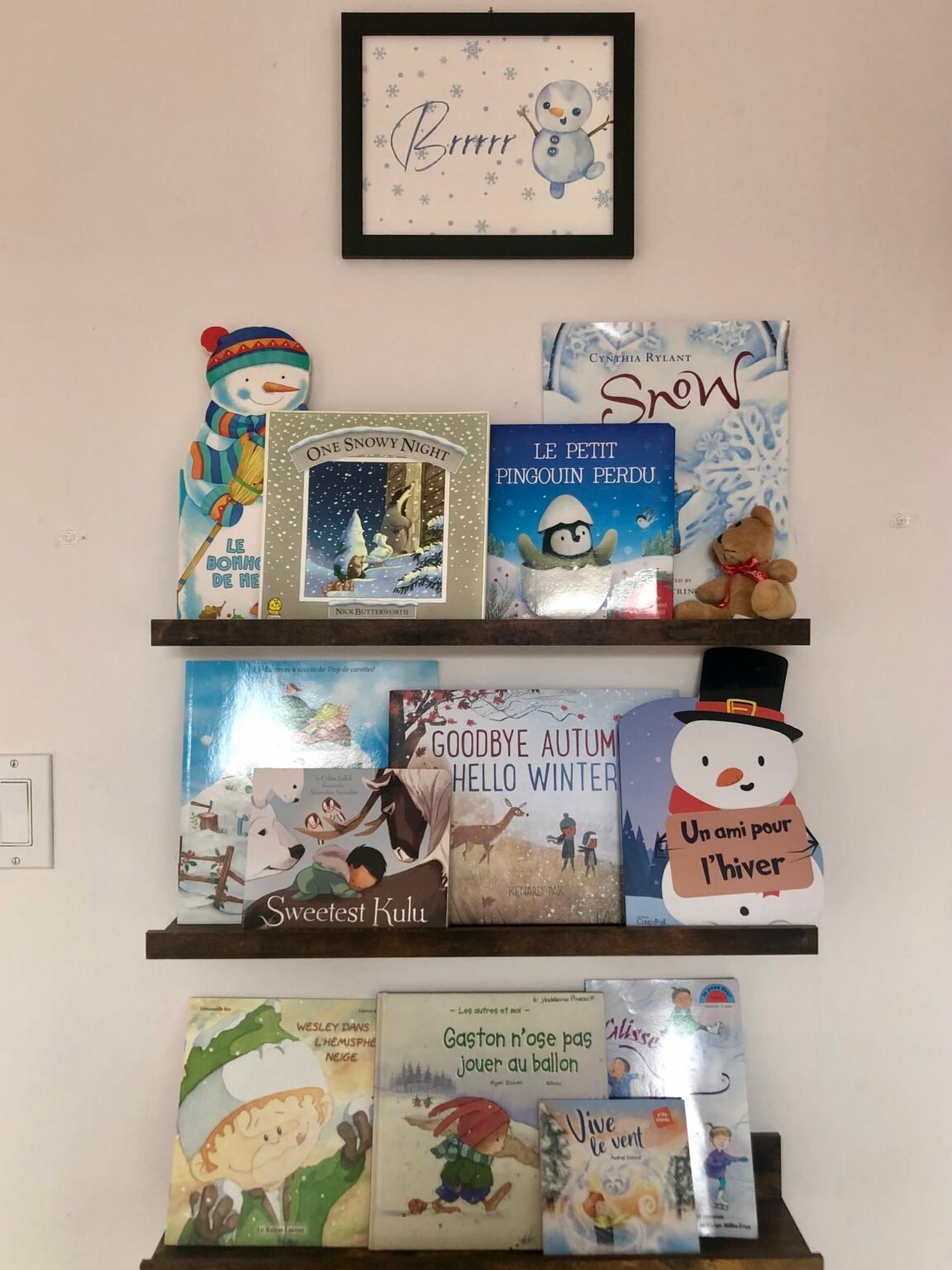 Children’s Bookshelves: Winter Books (with free printable)